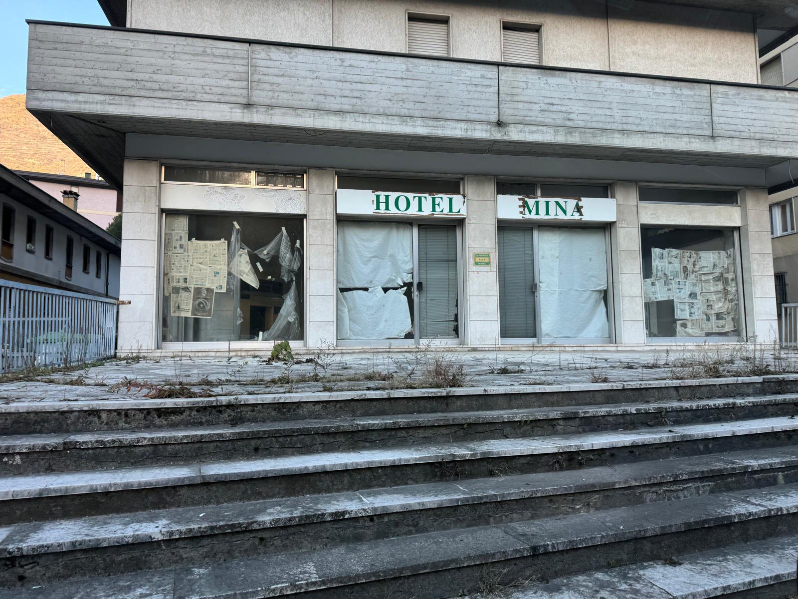 Il sindaco: "L'hotel Mina diventerà un social point" - Prima la Valcamonica